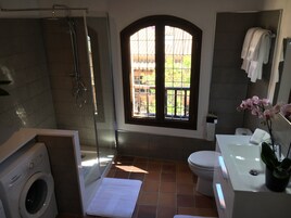 Apartamento Comfort, varanda, vista para o pátio | Casa de banho