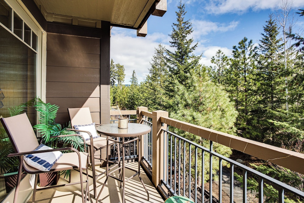Hike, Ski & More: Cle Elum Resort Condo - Roslyn, WA