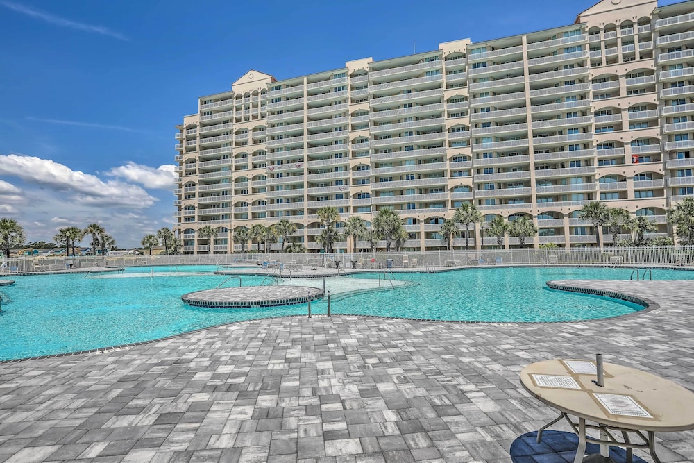 Resort Pool & Golf: Centrally Located Nmb Retreat! - North Myrtle Beach, SC