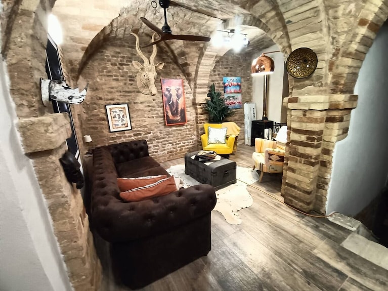Ground Floor Apartment In Historic Town Centre - Marche