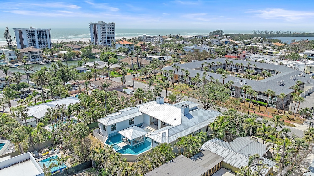 Dream Island 8 Bedroom Home - Sarasota, FL