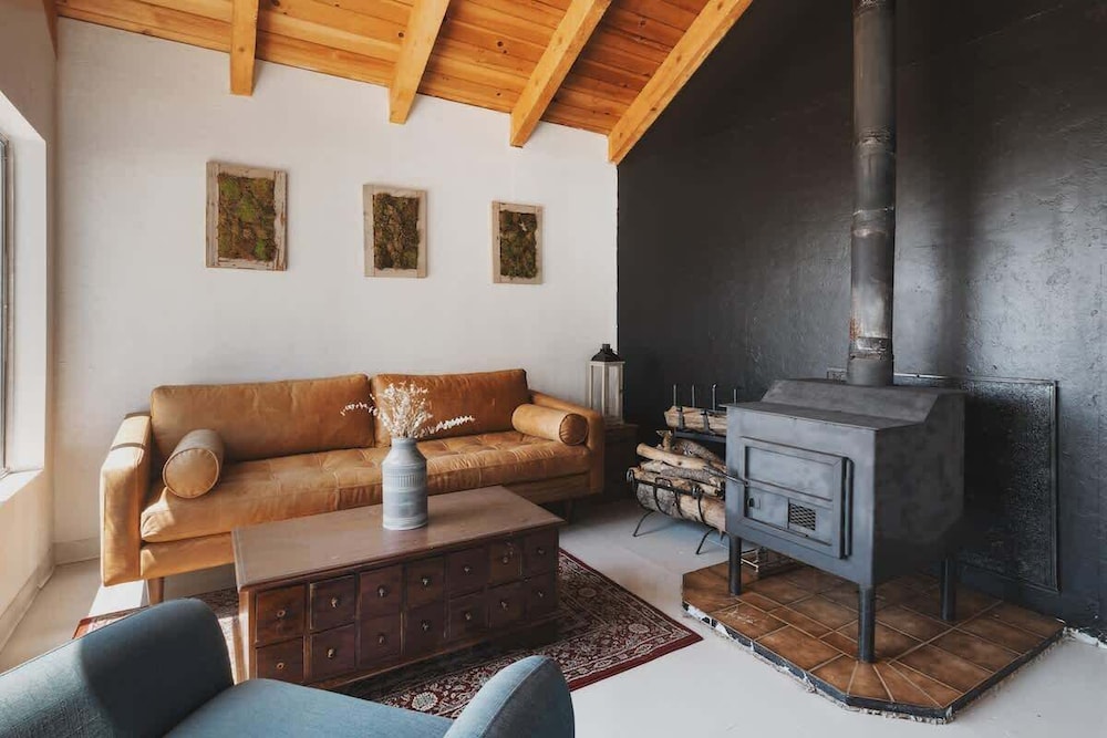 Secluded rustic 1-bedroom cabin on private land - Dunlap | Vrbo