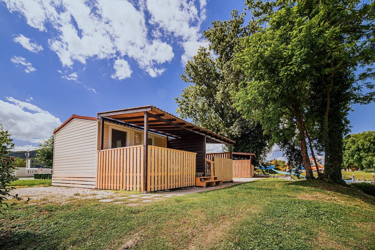 Trailer (One Bedroom Mobile Home with Lake Vie) | Fachada