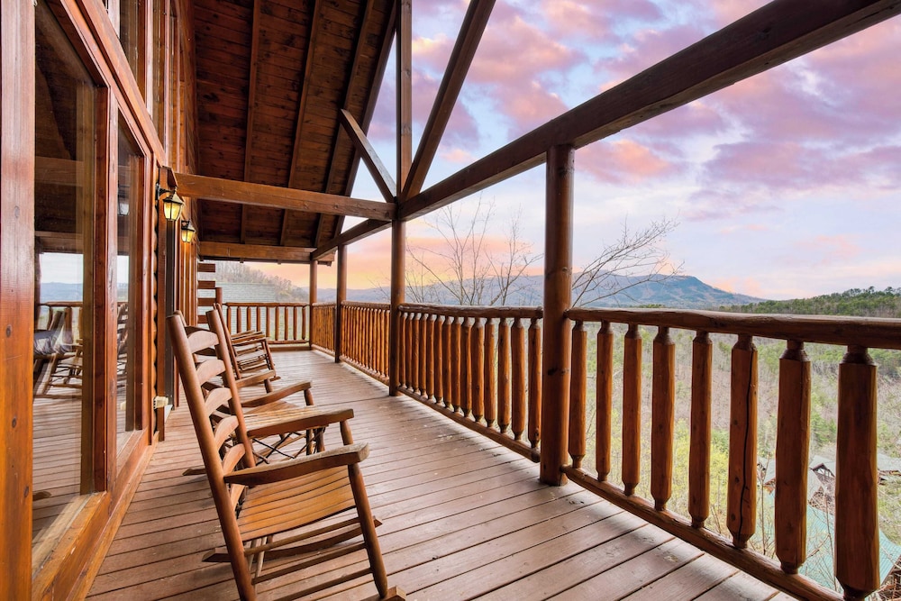 Hot Tub, Game Room, Movie Theater, View Sleeps 18 Lookout Lodge By Avantstay - Townsend, TN