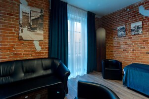 Quarto Comfort, Vista para a cidade | Secretária, secretária adequada para computadores portáteis 