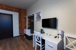 Quarto Comfort, Vista para a cidade | Secretária, secretária adequada para computadores portáteis 