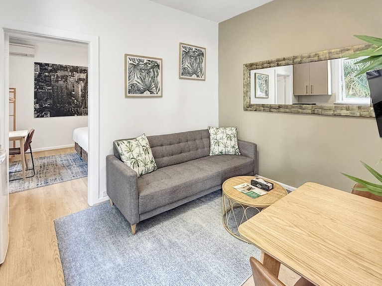 Cute 1 Bedroom With Private Courtyard Garden - Gordon