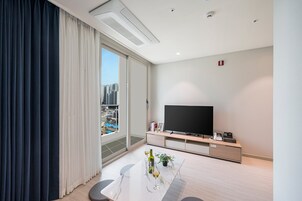 Roupas de cama antialérgicas, cortinas blackout, quartos à prova de som