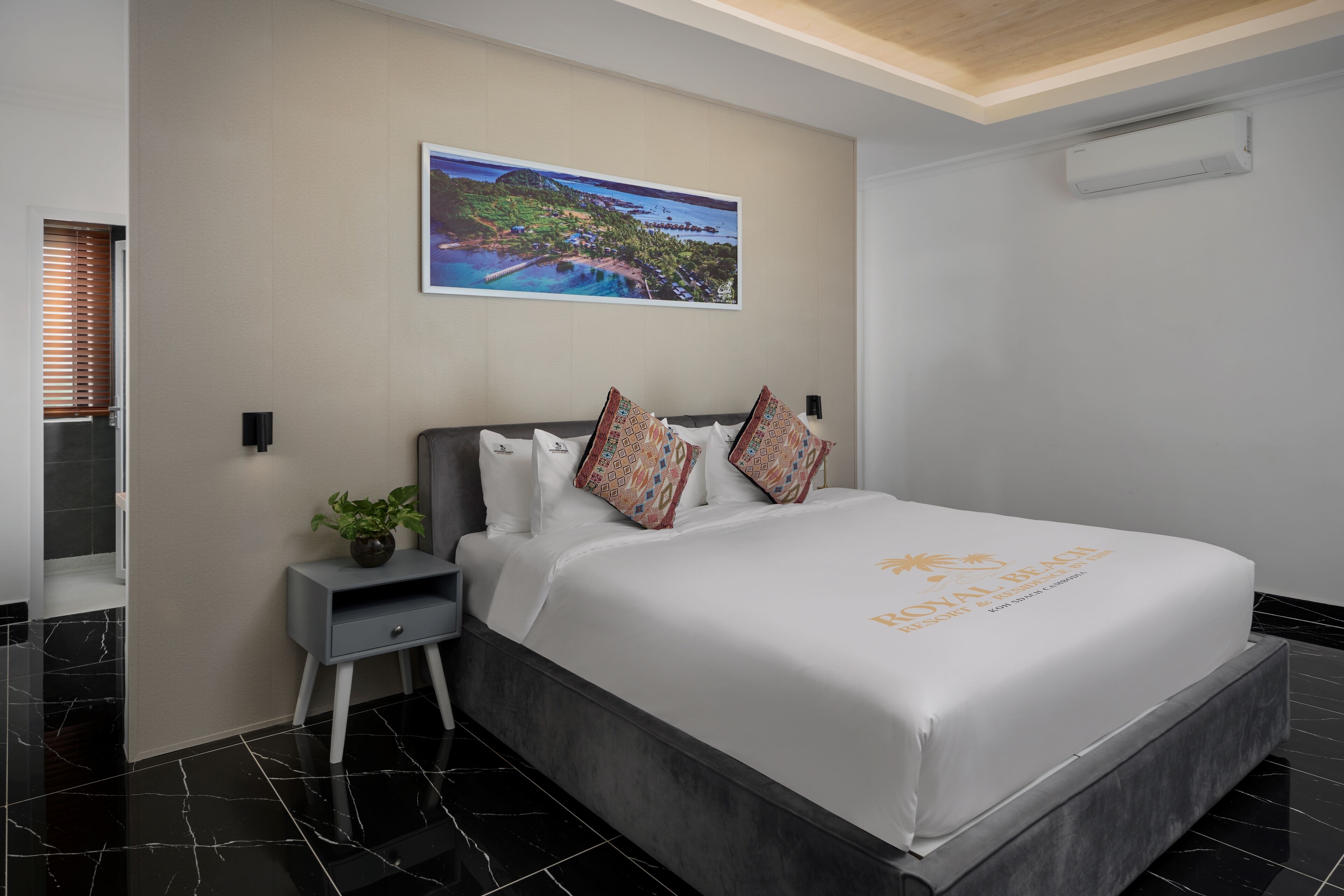 Roupas de cama premium, frigobar, cofres nos quartos, escrivaninha