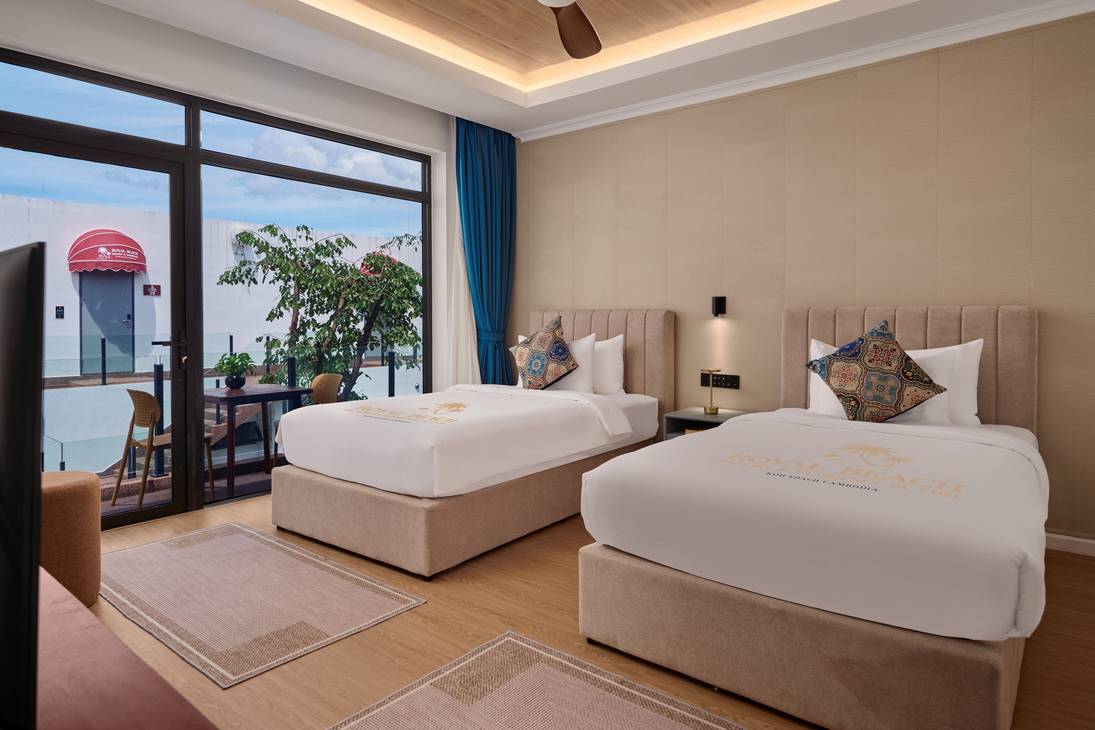 Superior Container Garden View Twin | Roupas de cama premium, frigobar, cofres nos quartos, escrivaninha