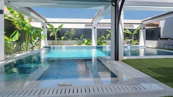 Piscina exterior, da(s) 8:00 à(s) 19:00, espreguiçadeiras