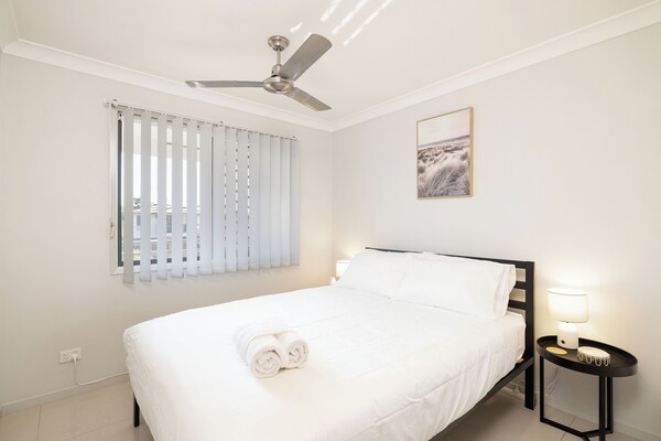 Smart Suites Self Check-in Apartments - 19 Darnley - Brisbane
