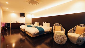 Quarto Twin Básico, não fumadores, vista para o mar | Camas desdobráveis/extra grátis, Wi-fi grátis, roupa de cama fornecida