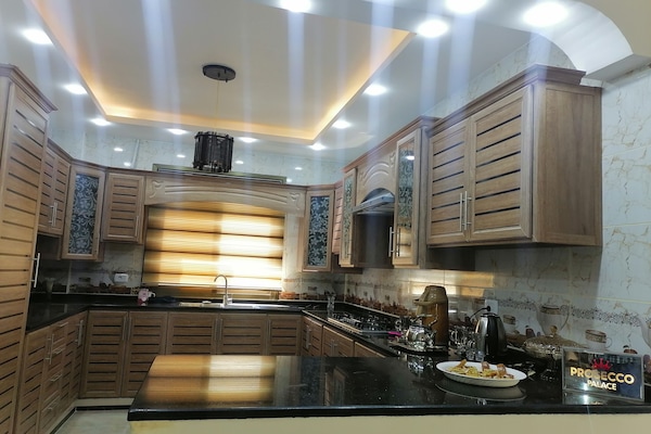 Casa Deluxe, vista para a montanha | Cozinha privada | Um micro-ondas, um forno, uma placa de cozinha, uma torradeira