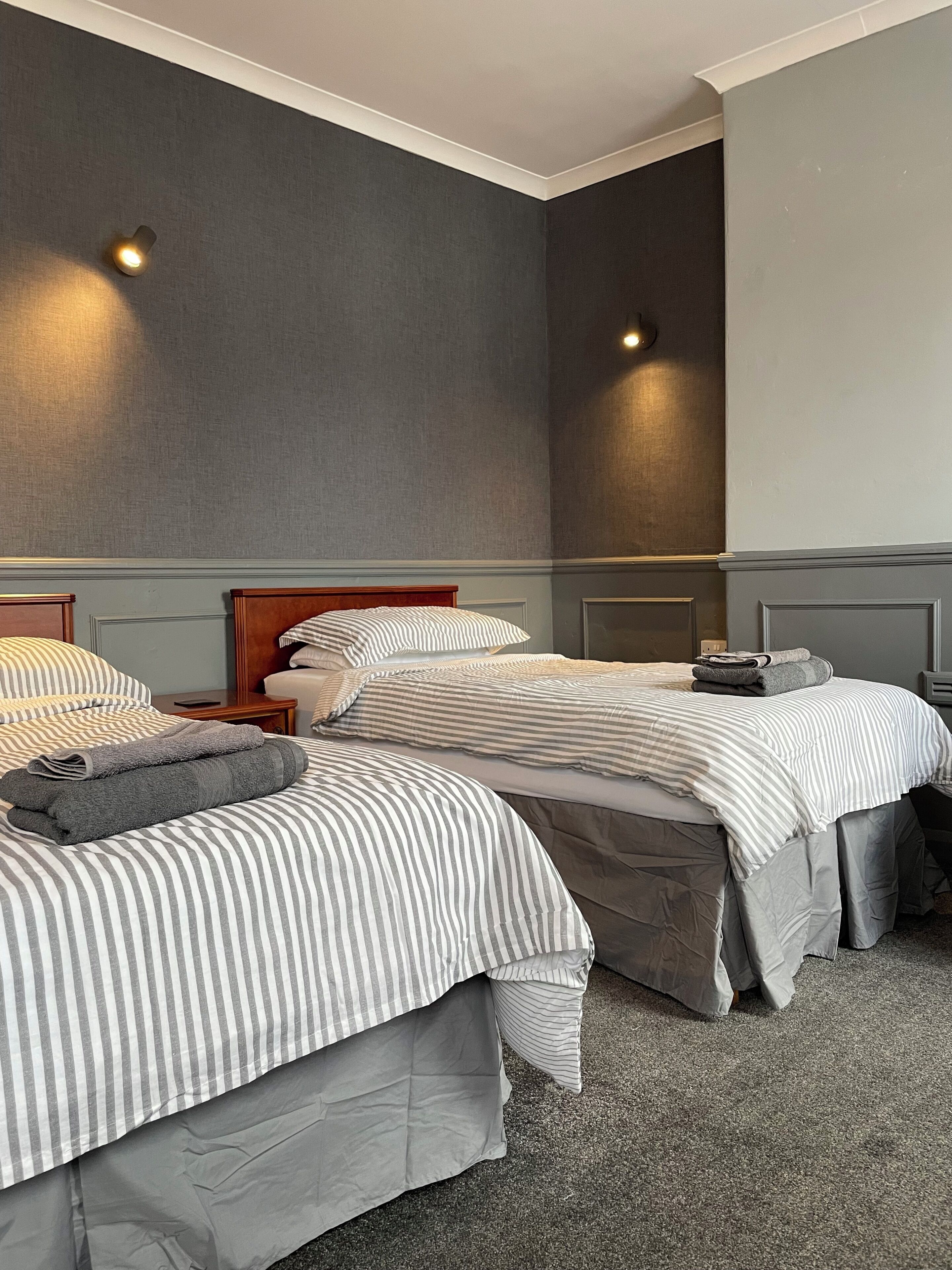 Quarto triplo | Wi-Fi de cortesia, roupa de cama