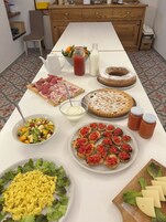 Café da manhã com buffet grátis todos os dias