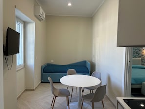 Quarto Quádruplo Comfort, vista para o jardim | 1 quarto, secretária adequada para computadores portáteis, Wi-fi grátis
