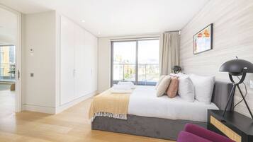 Penthouse, varanda, Vista para a cidade | 2 quartos, ferro/tábua de engomar, Wi-fi grátis