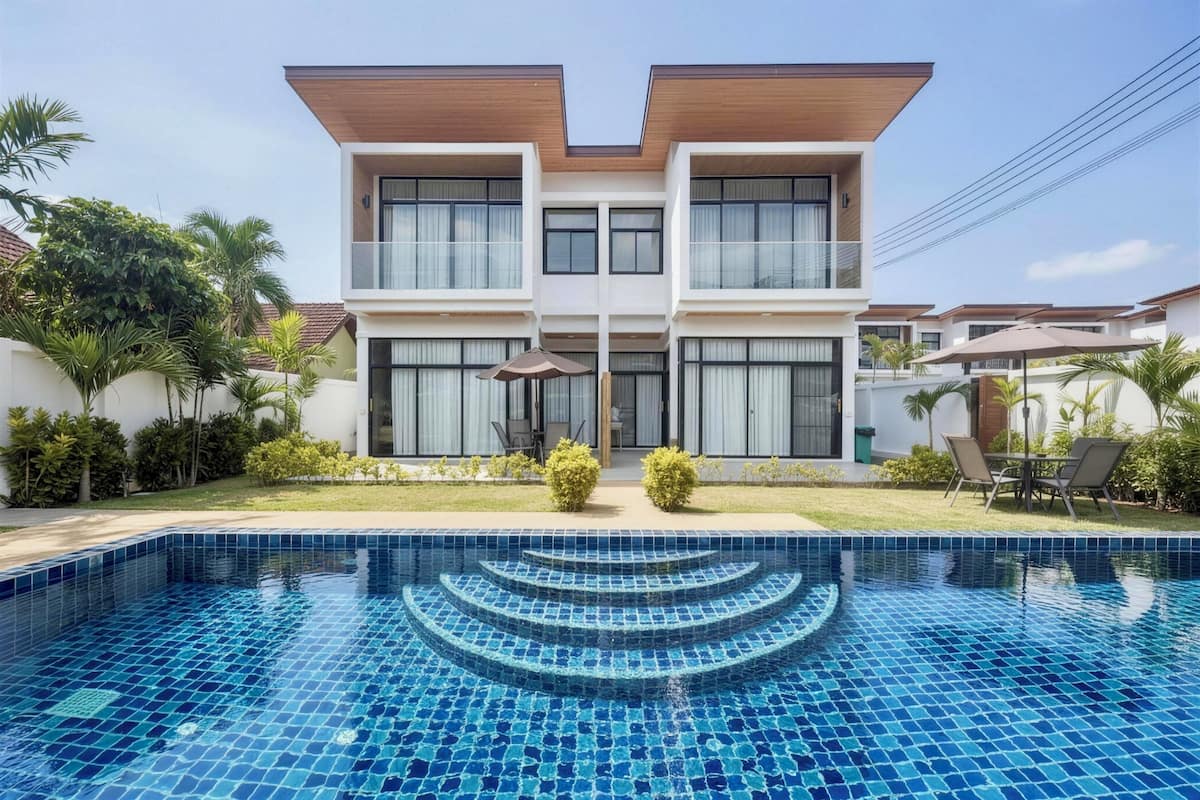 Vila grand, 6 quartos, piscina particular | Individualmente decorados, individualmente mobiliados