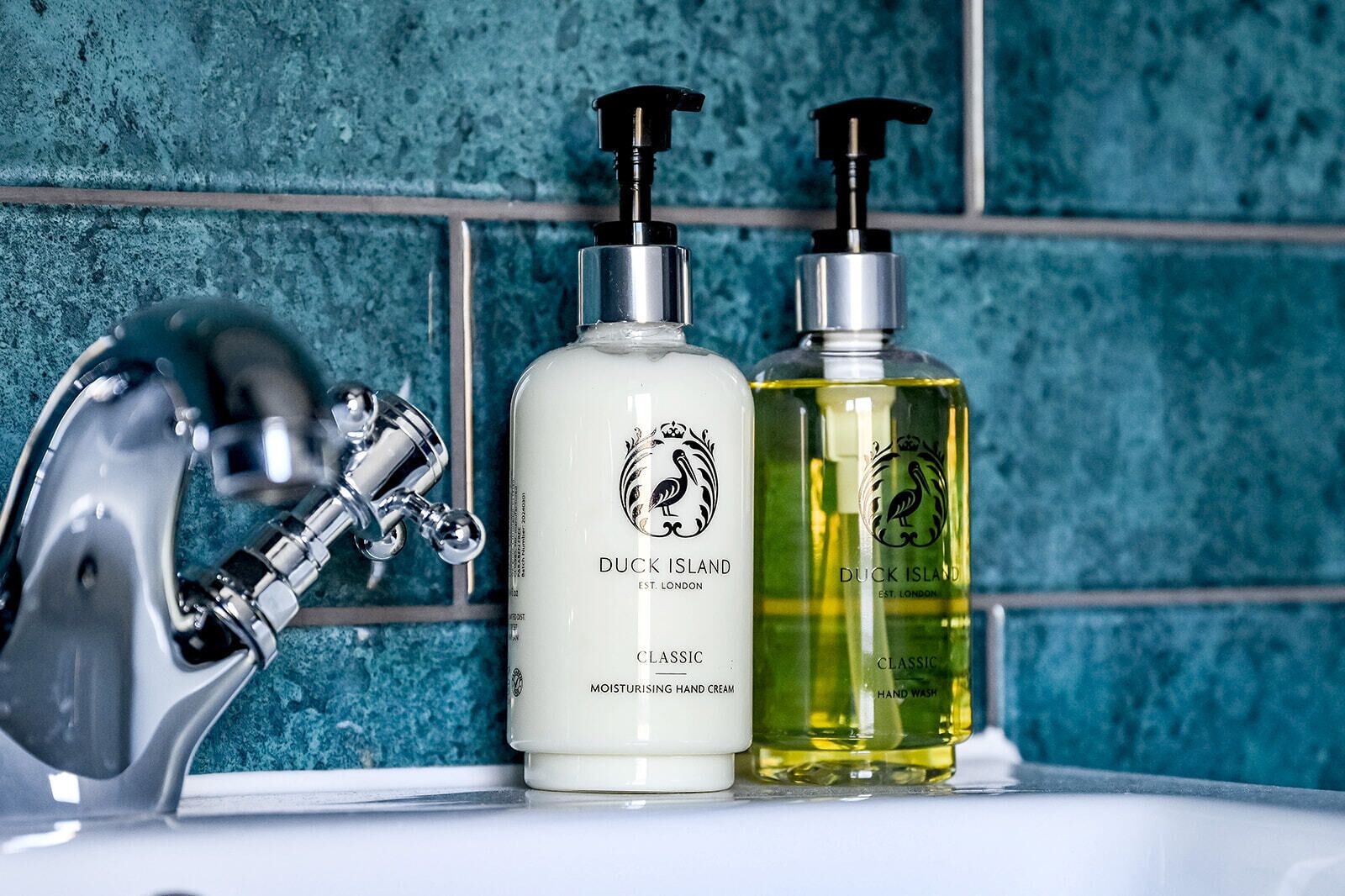 Quarto casal standard | Banheiro | Chuveiro, produtos de toalete grátis, secador de cabelo 