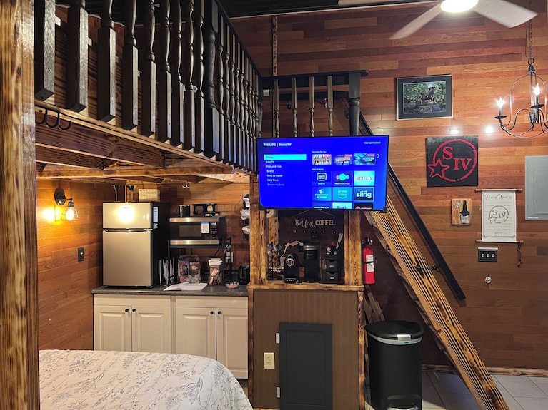 Cozy Bourbon Trail Loft Suite In Charming Loretto - Kentucky