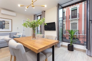Apartamento (2 Bedrooms) | Área de estar