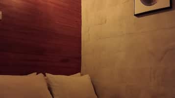 Quarto Duplo Superior | Secretária, quartos insonorizados, ferro/tábua de engomar