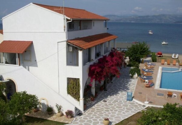 Likourgos Beach Apartments - Kavos