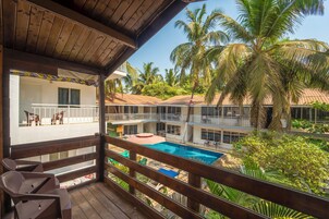 Superior Cozy Chalet with Balcony Pool view | Wi-fi grátis, roupa de cama fornecida