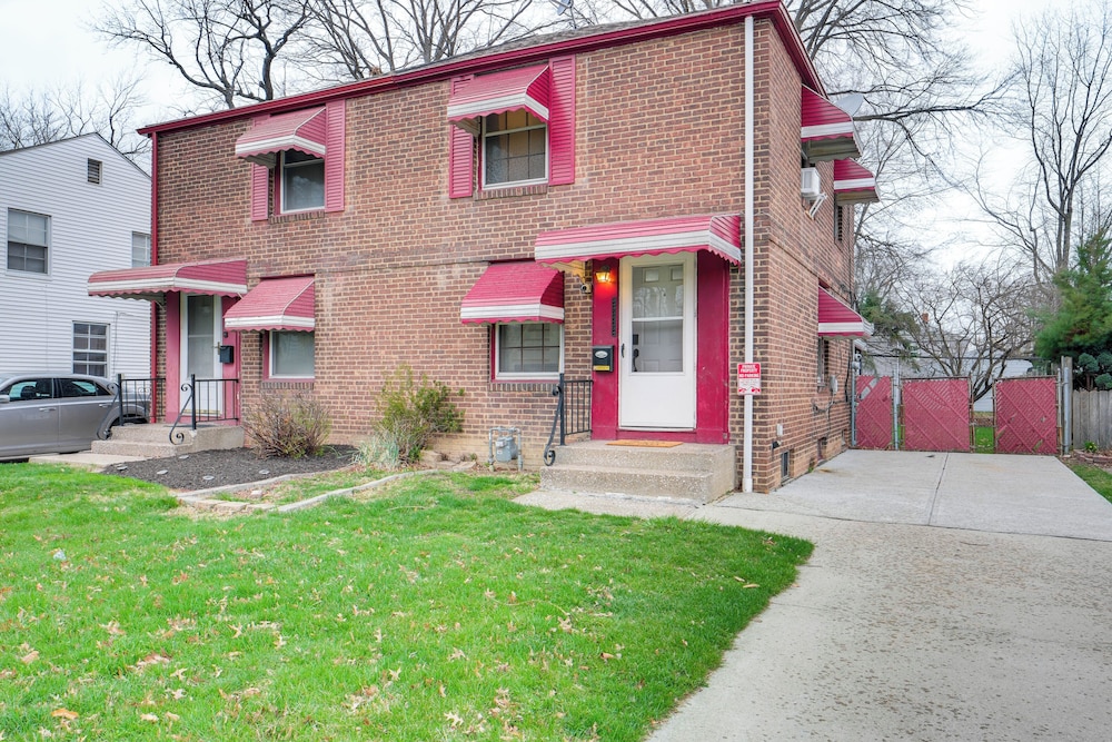 2 Mi To Lake Erie: Home W/ Yard In Euclid! - Cleveland, OH