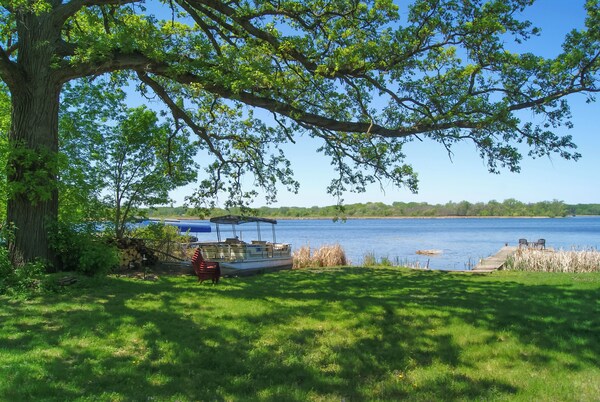 Waterfront Eagle Lake Home W/ Yard & Deck - Maple Grove, MN