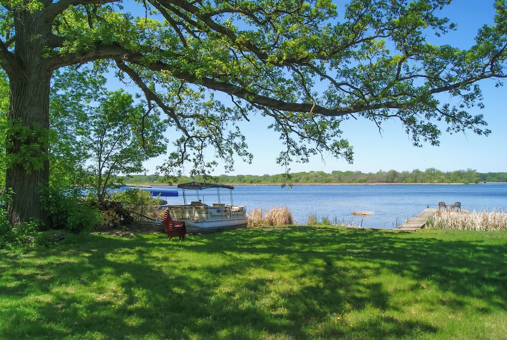 Waterfront Eagle Lake Home W/ Yard & Deck - Minnesota