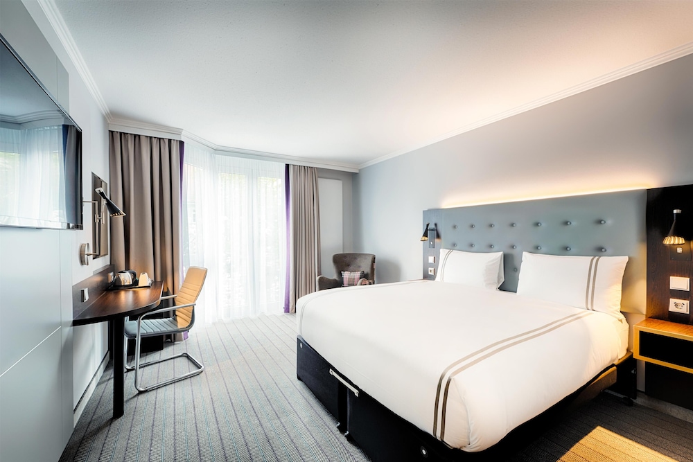 Premier Inn Stuttgart Bad Cannstatt - Black Forest