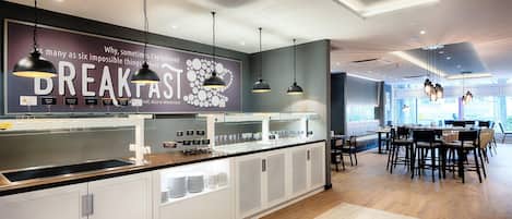 Pequeno-almoço tipo buffet diário mediante uma taxa
