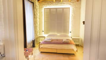 Quarto casal luxo | 1 quarto, frigobar, cofres nos quartos, Wi-Fi de cortesia