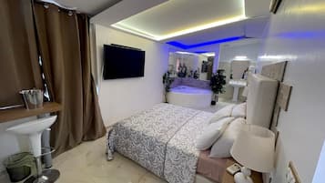 Suíte clássica, vista para o mar | 1 quarto, roupas de cama premium