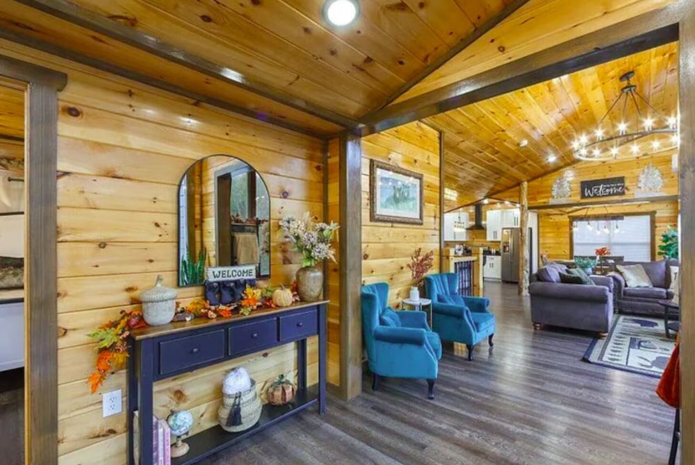Treetop Haven, Luxury 3BD/6BTH cabin, Private Indoor Pool, Game Room ...