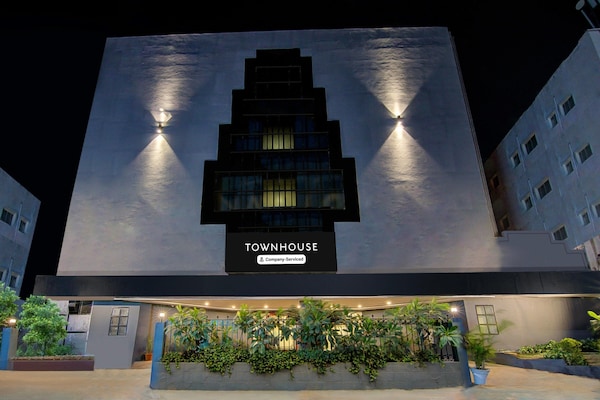 Luxury Stays At Lakdikapul Near Red Hills - Hyderabad