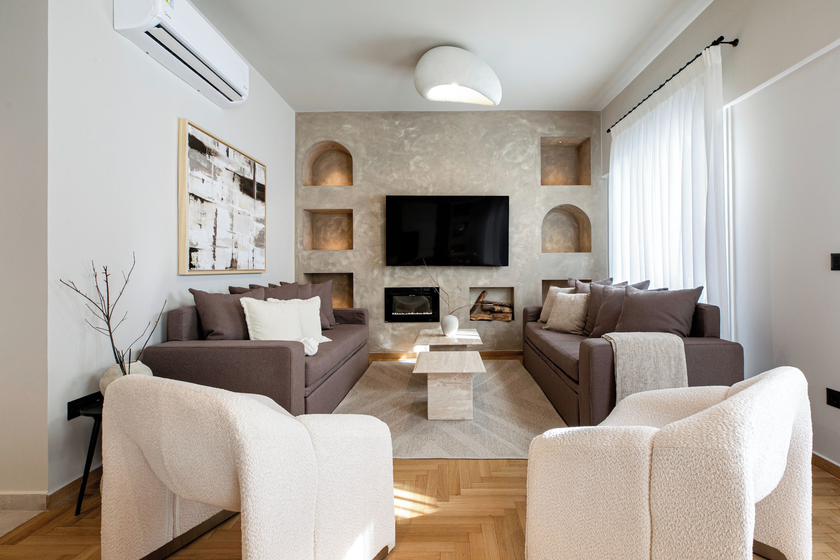 Apartamento Familiar, varanda, Vista para a cidade | Sala de estar | Smart TV de 50 polegadas com canais digitais, lareira 