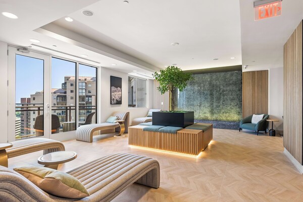 Well Appointed Apartments W Full Comfort - Arlington, VA