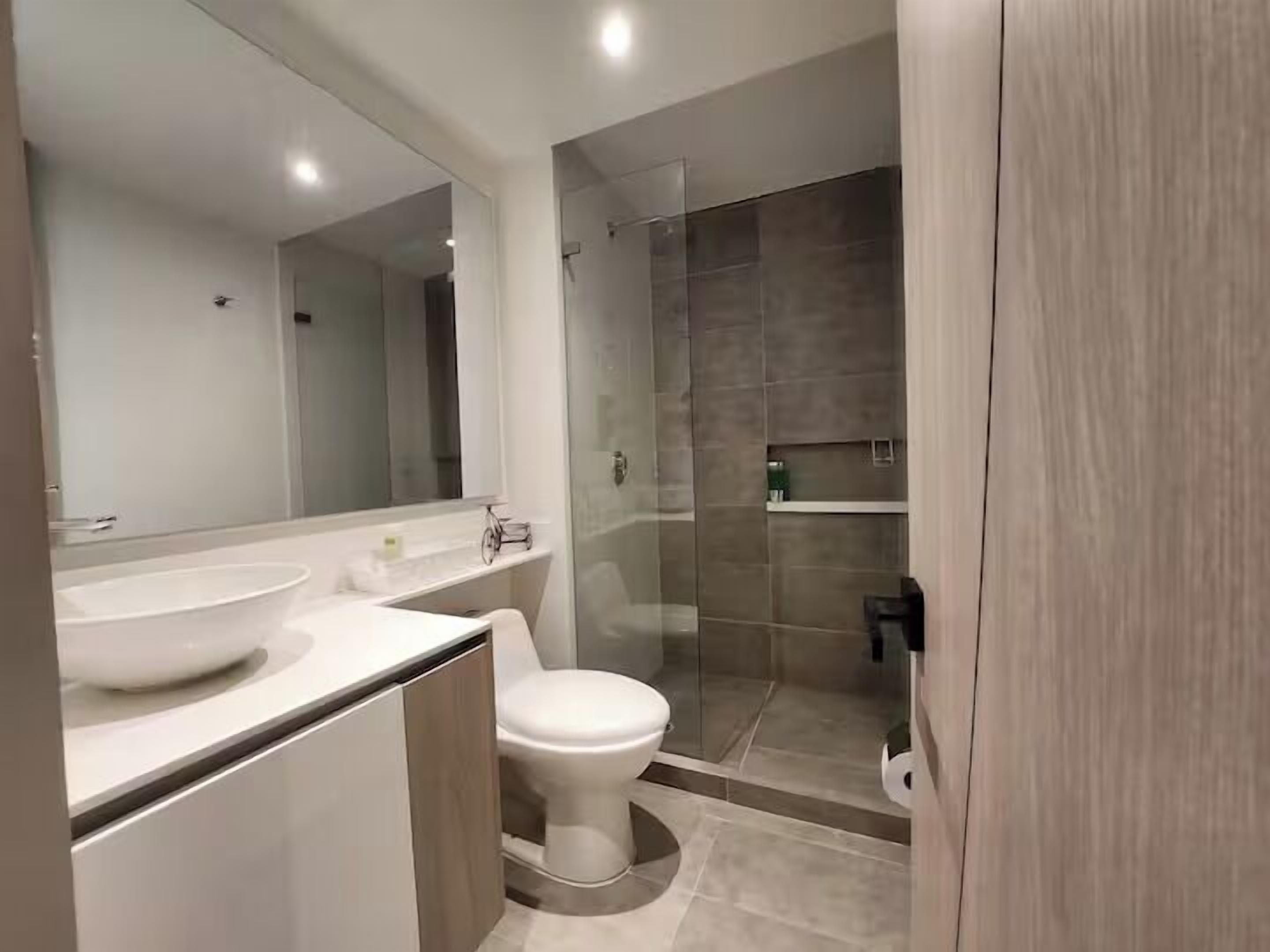 Apartamento, varanda | Casa de banho | Um secador de cabelo, toalhas fornecidas, sabão, champô 