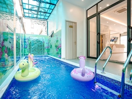 Piscina interior, piscina exterior 