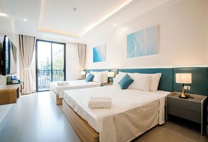 Suite-Estúdio de Luxo, varanda, Vista para a cidade | Secretária, quartos insonorizados, ferro/tábua de engomar, Wi-fi grátis