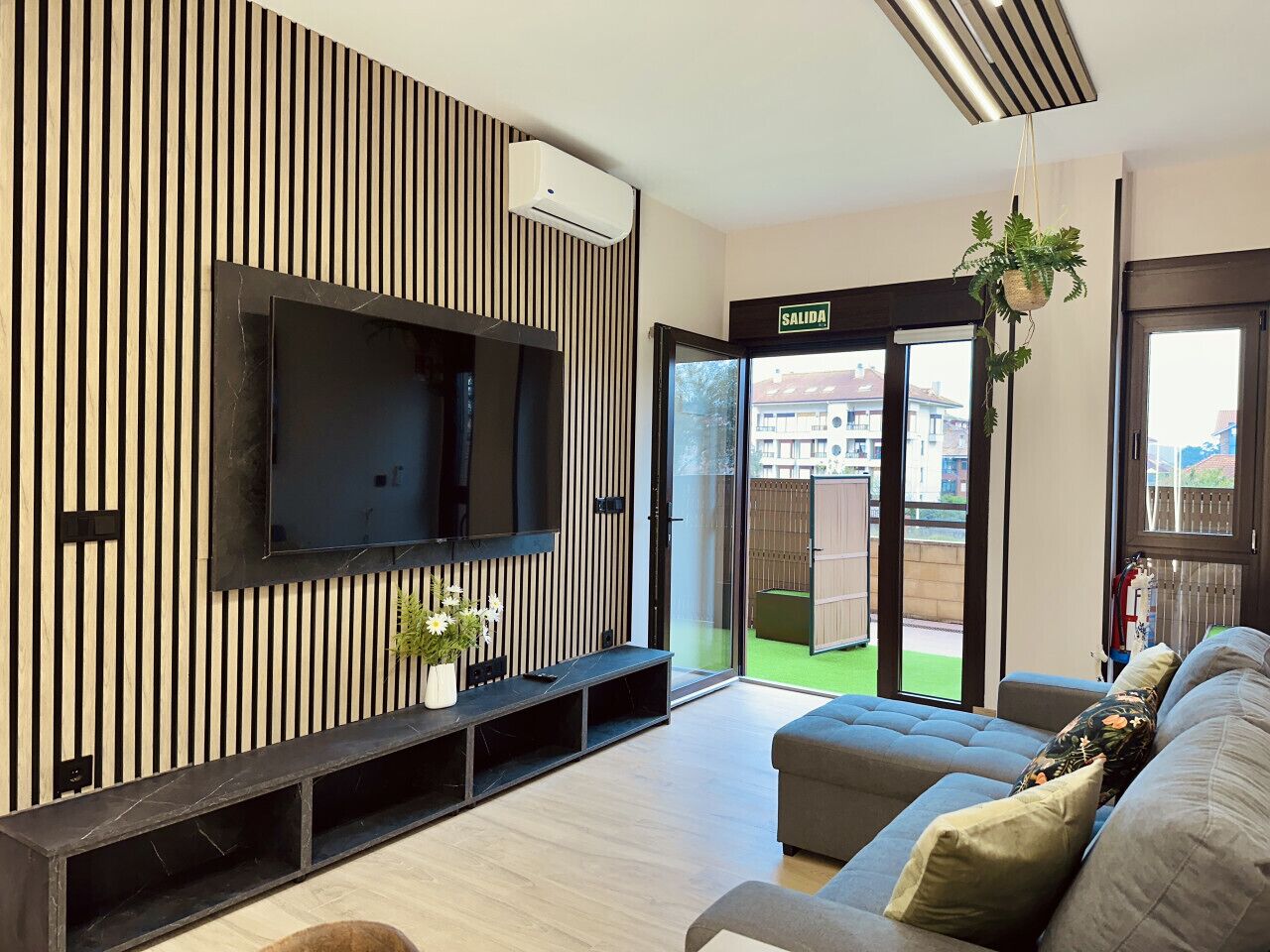 Flower Deluxe 2 - Complete Accommodation With Garden - Escalante