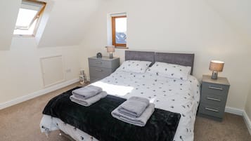 1 quarto, com decoração personalizada, com mobília individualizada