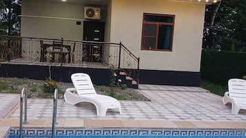 Quarto Quádruplo Comfort, vista para o jardim | Piscina privativa