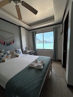 Quarto casal luxo, sacada, vista para o mar | Quartos à prova de som, Wi-Fi de cortesia