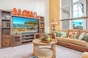 Casa de Férias, 3 quartos, lanai (alpendre havaiano), vista para o jardim | Sala de estar | Smart TV de 45 polegadas com canais digitais