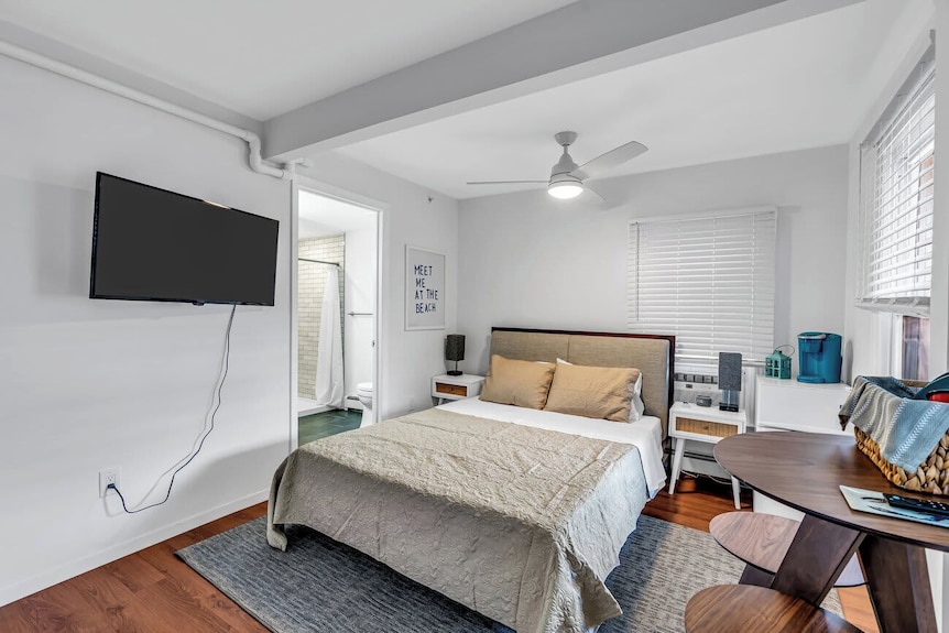 Fully Renovated Ocean Grove Queen Suite #3 - Belmar, NJ