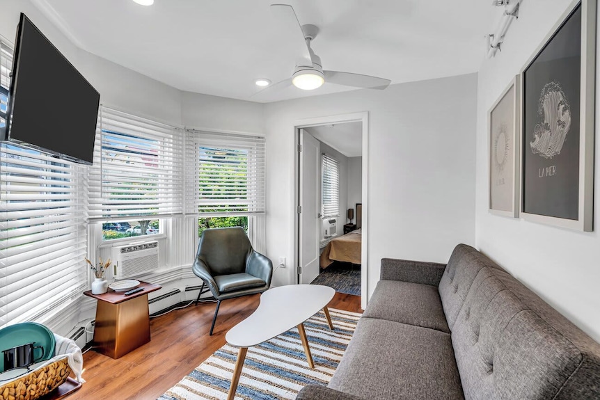 Fully Renovated 1 Bed Room Beach Suite #4 - Long Branch beach